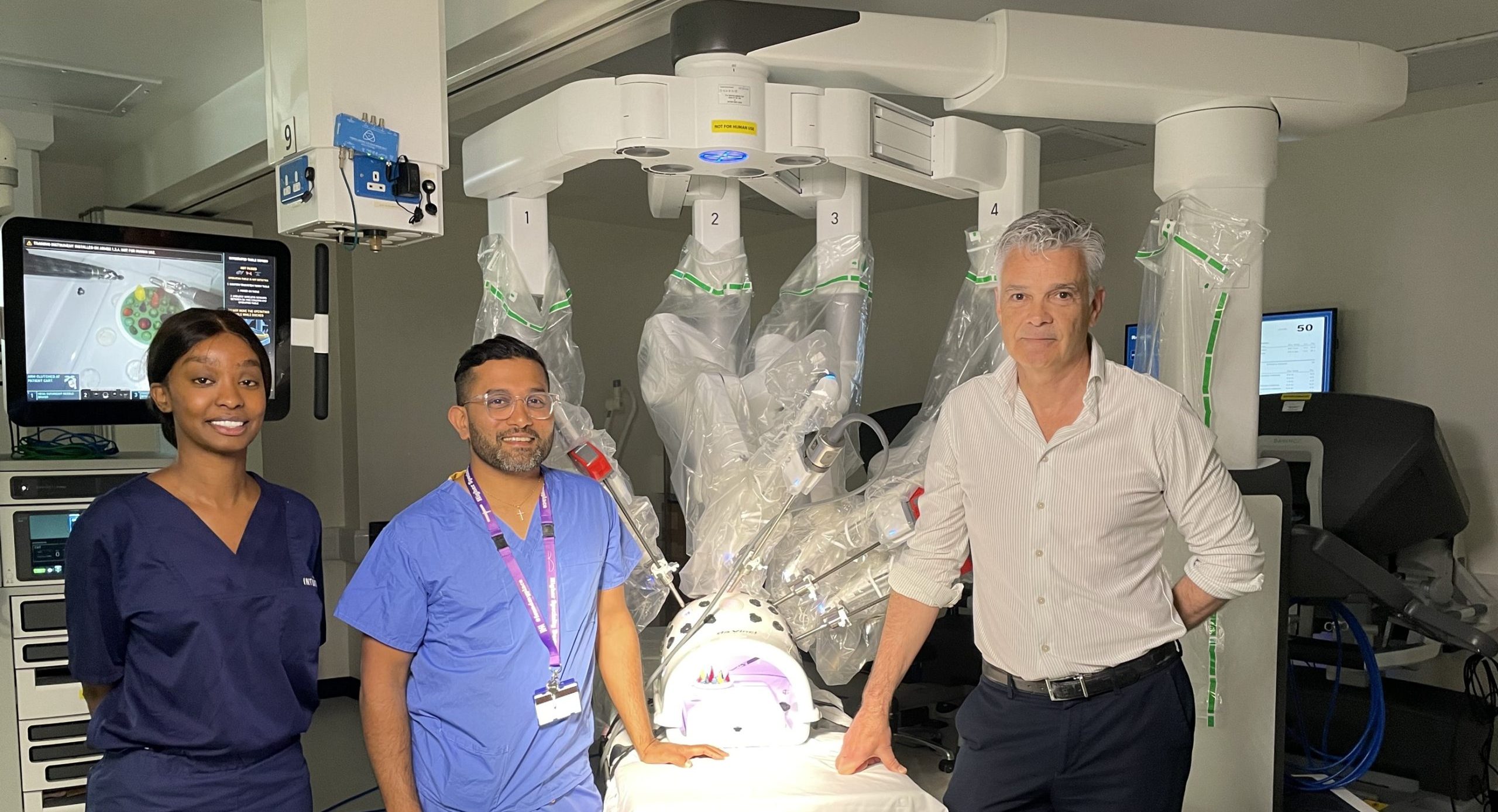 UK’s first robotic surgery training programme for surgical trainees ...