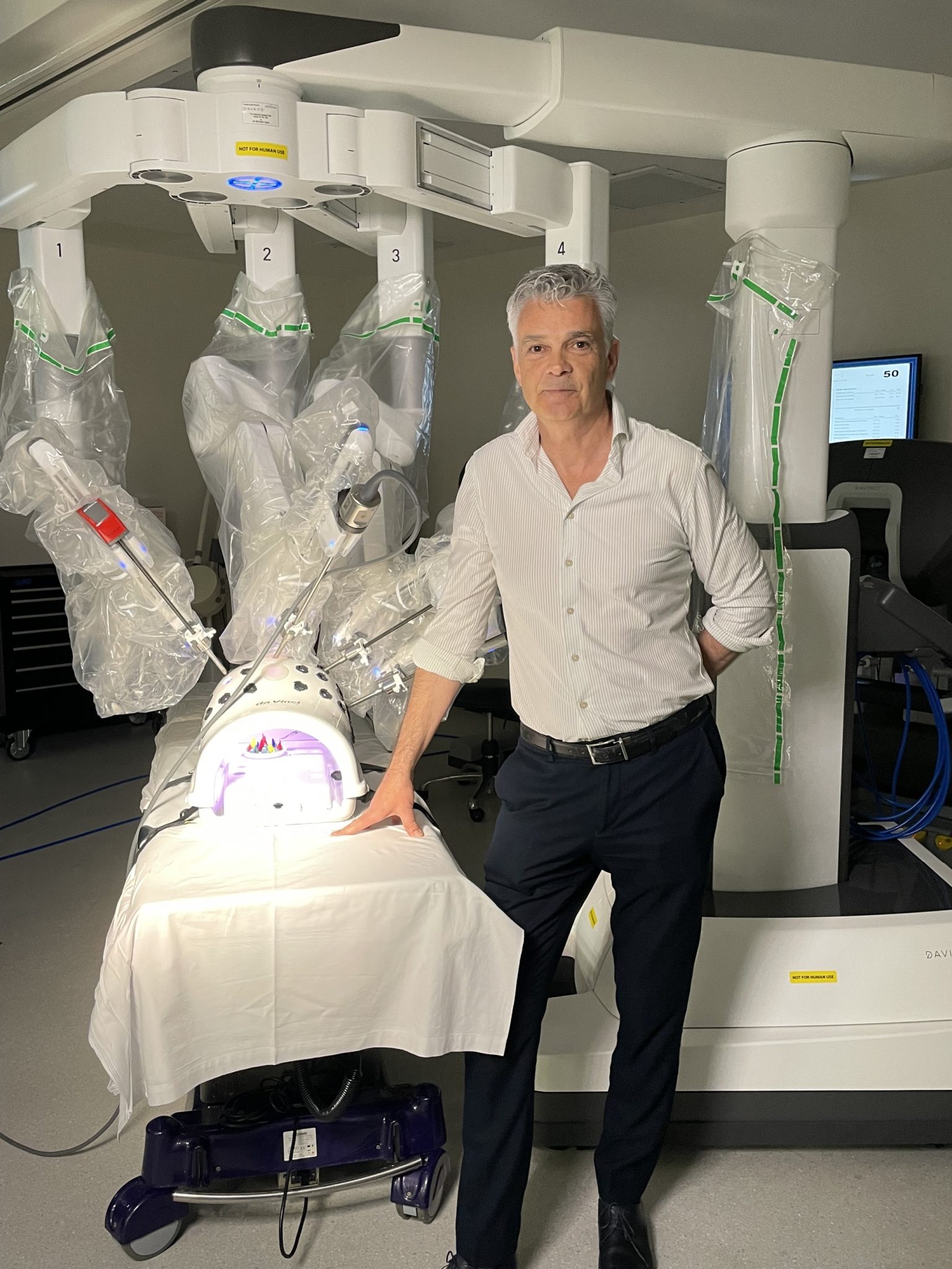 UK’s first robotic surgery training programme for surgical trainees ...